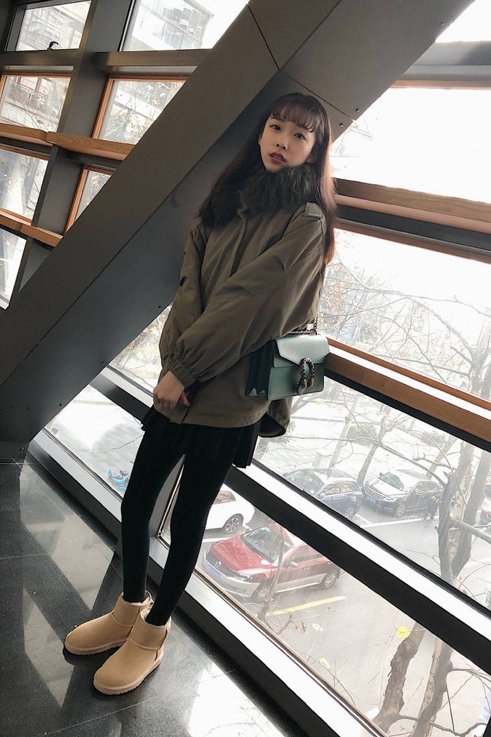 美女校花爱吃鸡 空中乘务员 97年 身高173cm 体重50kg 喜欢玩吃鸡 腿