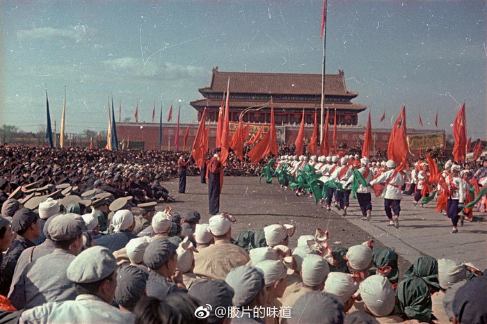 1949 年的北京，由苏联摄影师 Vladislav Mikosha 拍摄。