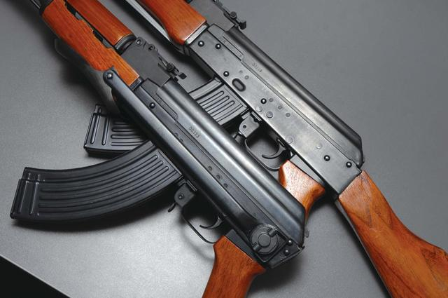 教你区别国产56式步枪和AK-47及衍生型号，下次遇到别搞错了