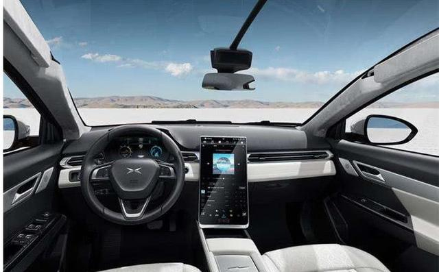 国产的“特斯拉”，售价亲民，尽显科技感，配360°环视车顶相机