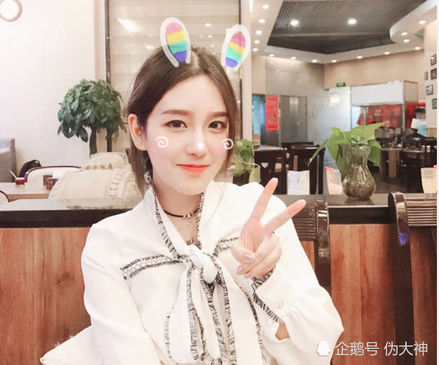 她被誉为LPL最美女解说，十遍了我还都看不腻！|电竞|小姐姐|天赋|舞美|魔灵_新浪新闻