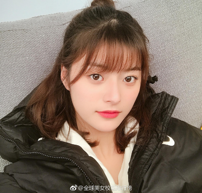 乔璇 就读浙江经济职业技术学院 身高173cm 双子座 喜欢拍照 遛狗 来