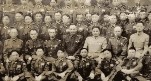 抗战胜利后，汪伪政府有近万名汉奸高官，戴笠只用一招就全部拿下