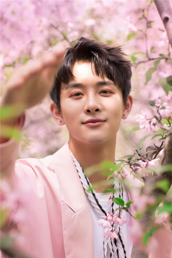 ZERO-G成员樱花写真曝光 女友视角被赞“甜齁”