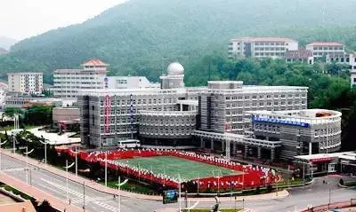 大连土豪学校排行榜，从幼儿园开始就给跪了！|伊顿|大连|学费_新浪新闻