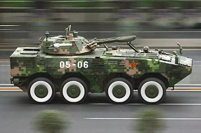 中国装甲车辆掠影：大八轮究竟是08式还是09式？