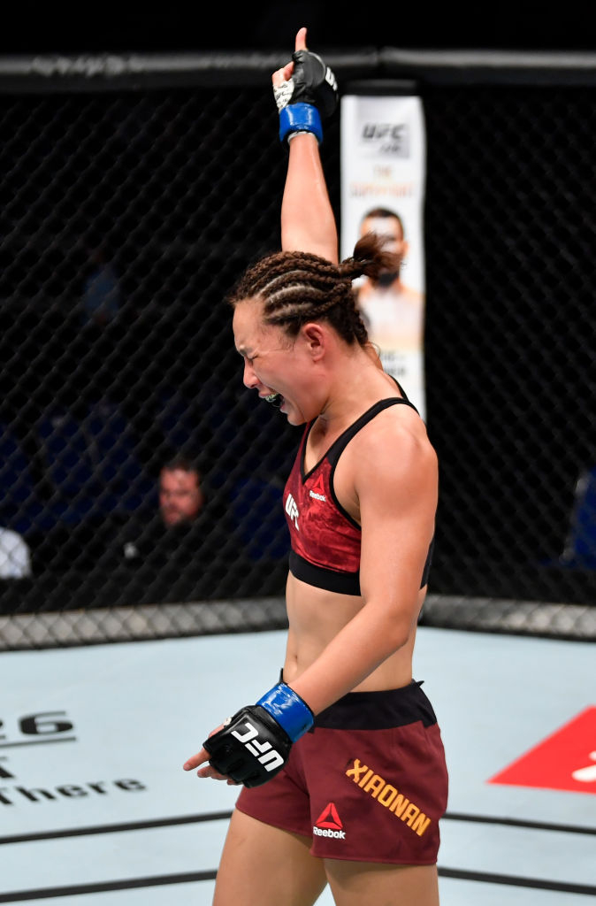 临阵换敌，从容应对，UFC赛场上中国武术散打的女子代表