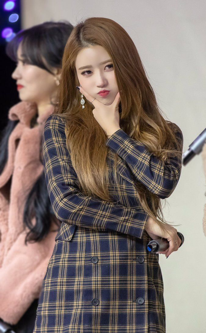 韩国90后女歌手李美珠，女子演唱组合Lovelyz成员，青春靓丽！