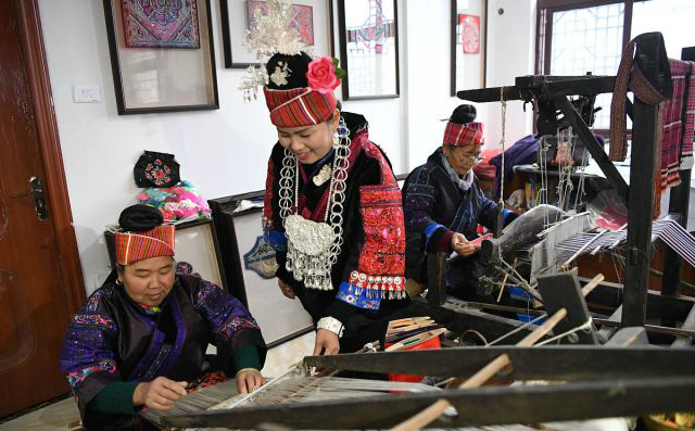 苗家女子20岁北漂，十年后返乡创业，将苗绣卖到海外年入两千万