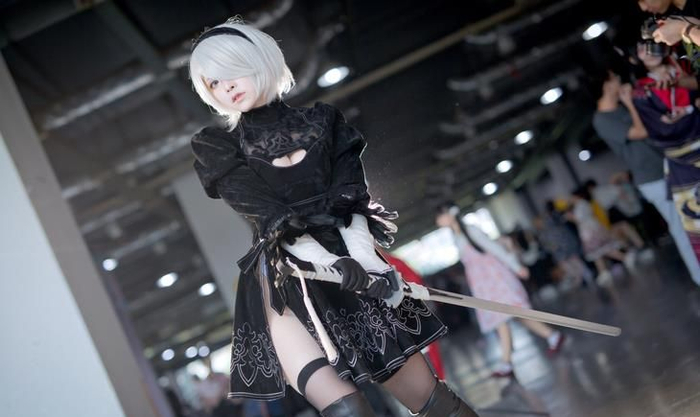 尼尔：机械纪元COS，A2你那么瘦，怎么拿得起这40米大刀？