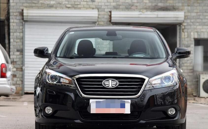 彪悍奢华又低调的奔腾B90，开在路上非常惹眼，感觉很耐看