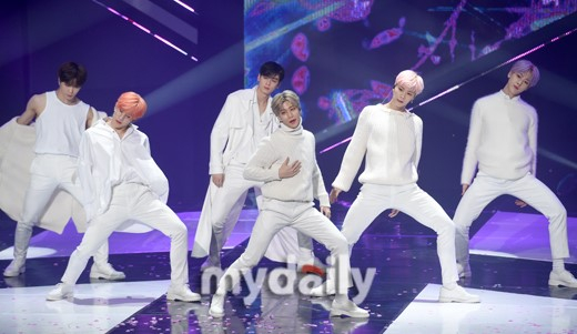 ASTRO等韩国艺人参加SBS MTV《THE SHOW》直播