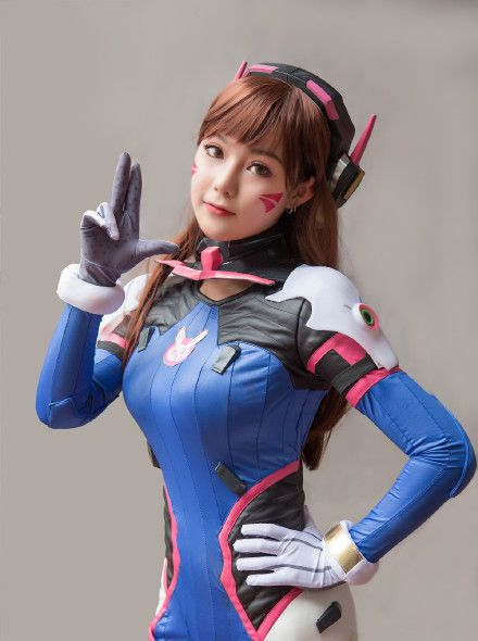 守望先锋：四张D.va宋哈娜的高还原COS，图四最可爱！