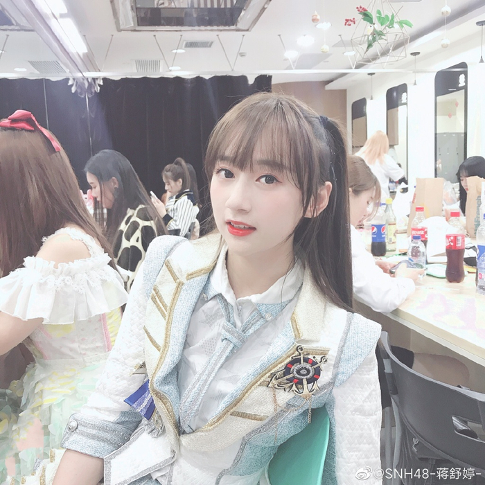 擅长强颜欢笑的SNH48蒋舒婷迷人写真美照