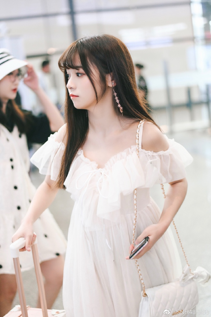 人气偶像团体SNH48颜沁可爱写真美照欣赏