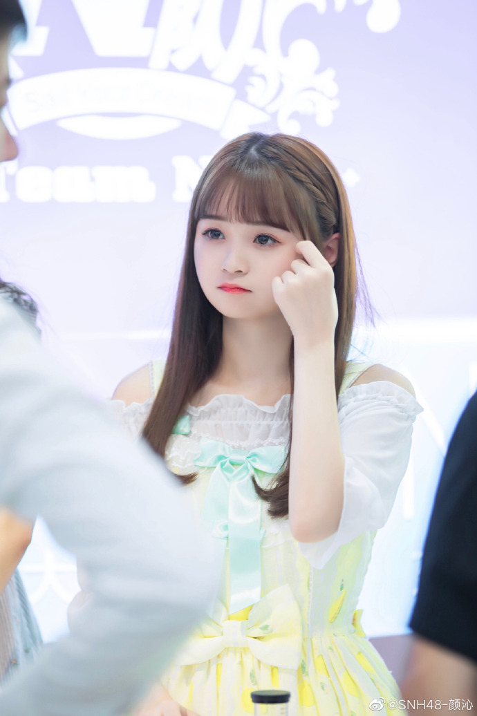 人气偶像团体SNH48颜沁可爱写真美照欣赏