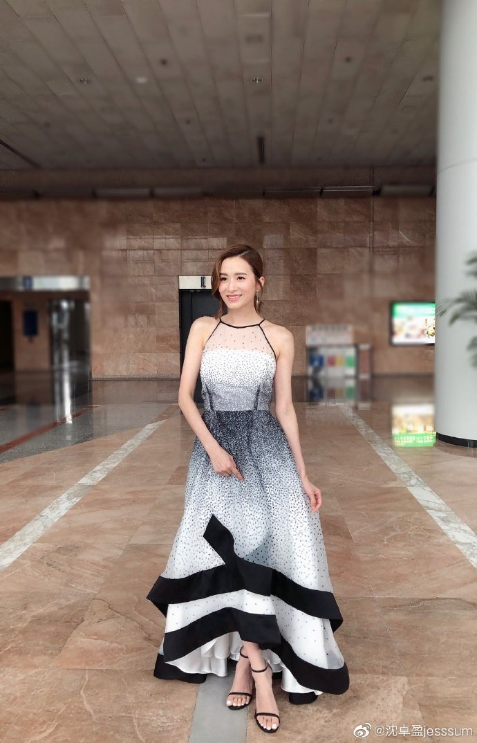 香港TVB女演员沈卓盈迷人写真美照欣赏