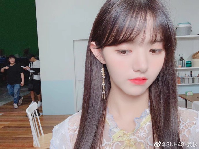 偶像美少女SNH48-姜杉迷人写真美照