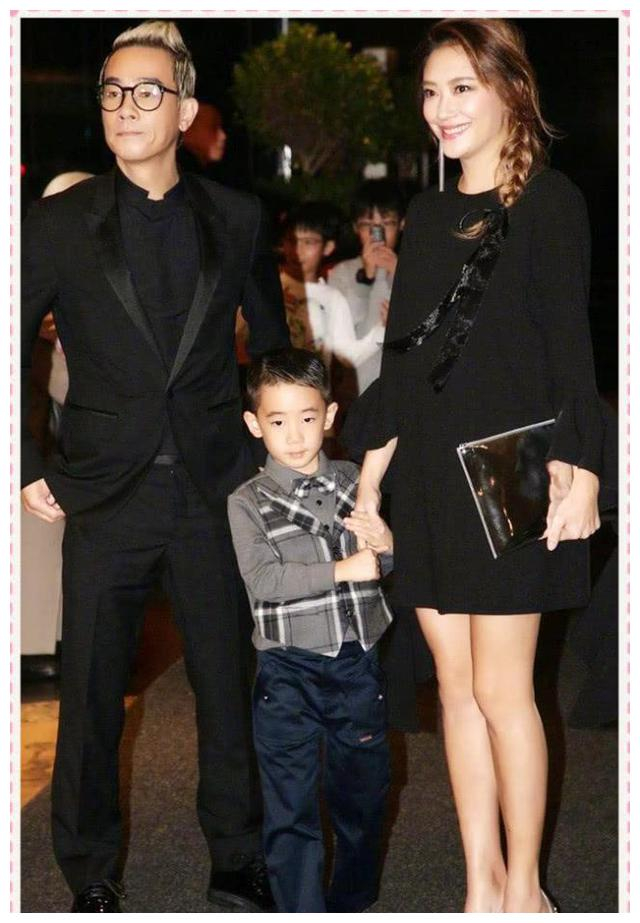 jasper近照曝光，换发型走起了“型男”路线，站姿成笑点！