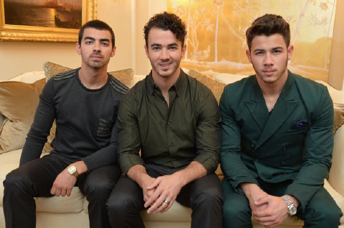 Jonas Brothers时隔6年重组回归 三兄弟各有魅力