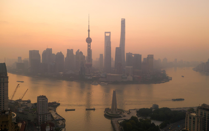 航拍上海陆家嘴，摩天大楼直冲云霄，中国最美城市天际线名不虚传|陆家嘴|天际线|摩天大楼_新浪新闻