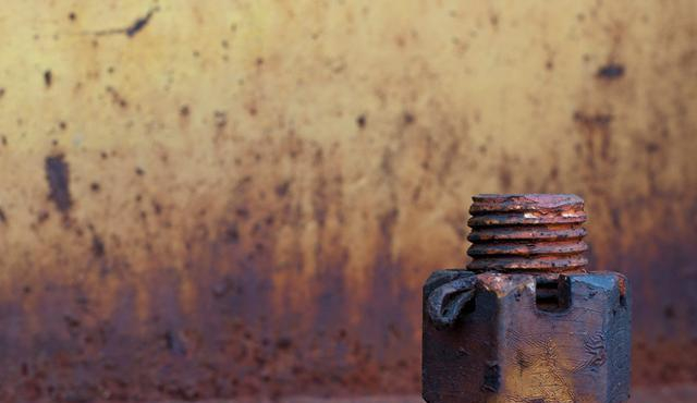 徒手拧生锈的螺丝费劲不说还伤手！用这3种方法，轻松拧开不费力|螺丝|除锈剂|扳手_新浪新闻