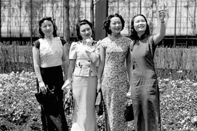 老照片：1912-1949年，穿旗袍的民国女子，落落大方美艳动人