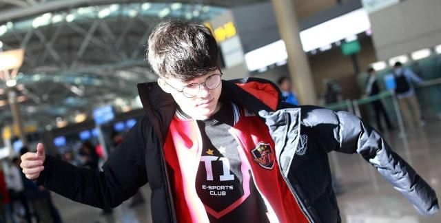 再见SKT！新队标T1亮相，但还是忘不了那张金色双翼|队标|战队|王朝_新浪新闻