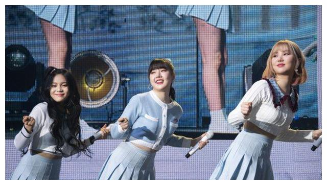 23日上午，D社公开了一组GFriend 粉丝见面会“Dear. Bu