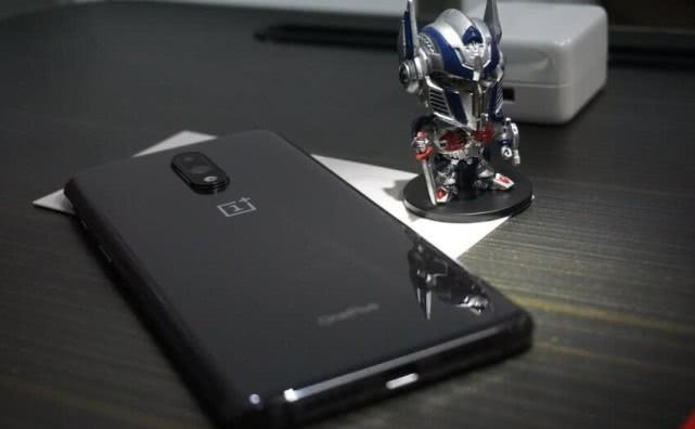 仅售2999：骁龙855Plus+128GB,一加7慌不慌__财经头条