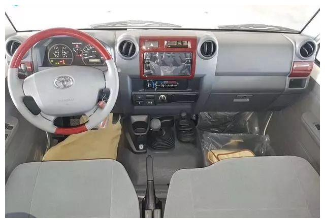 手动越野硬汉！2019款丰田LC78柴油版 实拍解析