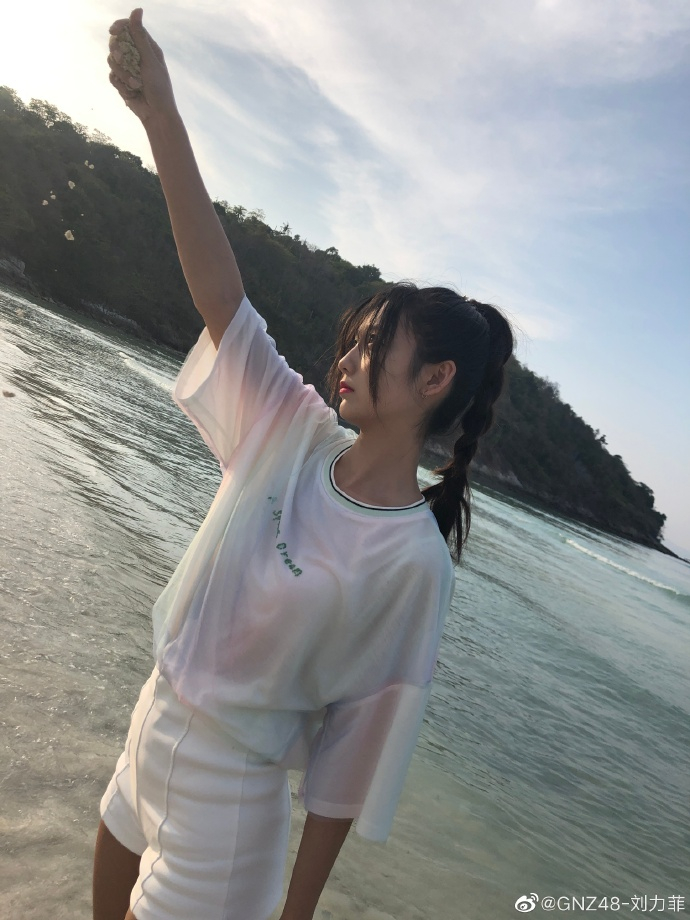 人气偶像女团GNZ48-刘力菲写真美照欣赏