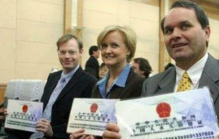 外国人加入中国国籍后，身份证民族一栏，到底填写什么民族？|民族|国籍|外国人_新浪新闻