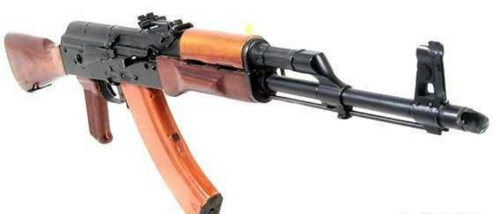 AK47一共生产了多少？三人作坊，月产量20支，还不耽误干农活！