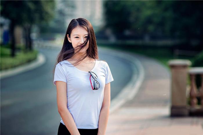 美图分享：清纯大学生校园自拍