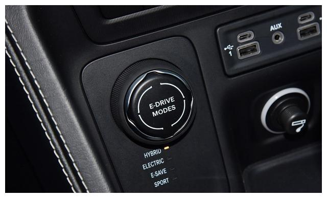 百公里油耗1.6L？Jeep指挥官PHEV值不值得买