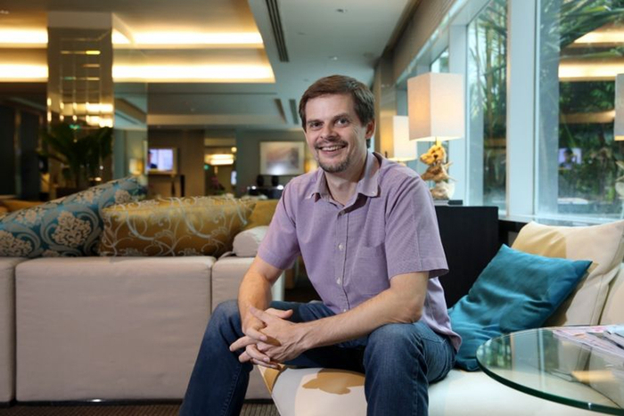 富豪放弃财富走遍世界找快乐 帮助穷人让其获得满足感