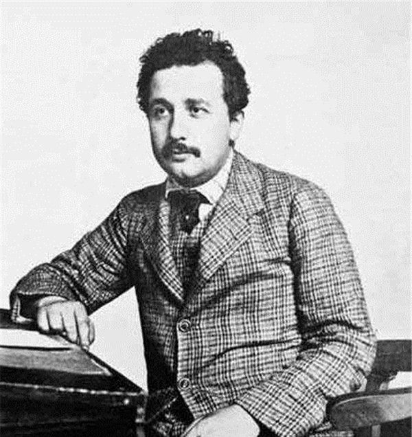 爱因斯坦珍贵历史老照片：伟大的物理学家，才华横溢也很帅气