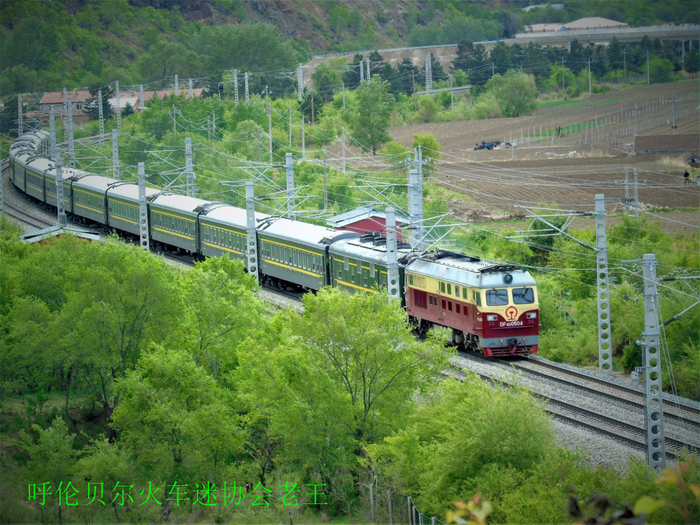 滨洲铁路上的内燃机车
