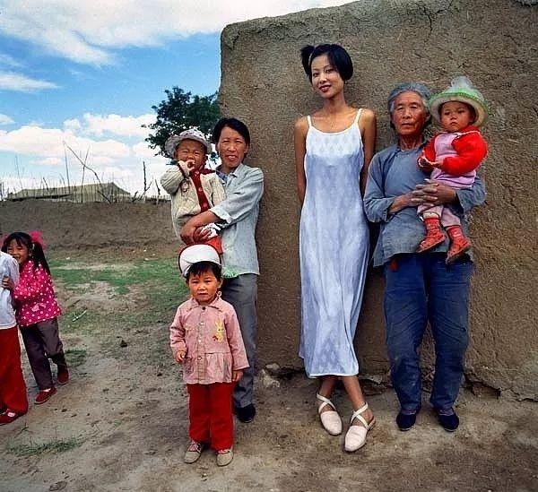 1995年镜头下的中国女性，潮流与美貌共存的年代。