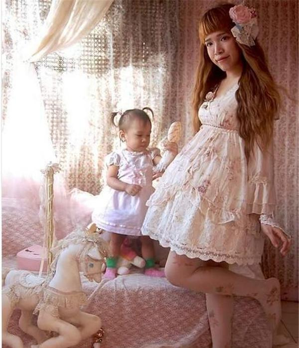 当Lo娘变成了妈妈，原来还可以把孩子这样打扮！|女儿|妈咪|日系_新浪新闻