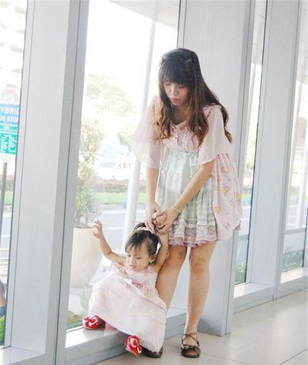 当Lo娘变成了妈妈，原来还可以把孩子这样打扮！|女儿|妈咪|日系_新浪新闻