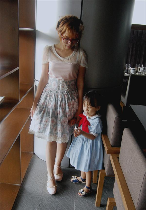当Lo娘变成了妈妈，原来还可以把孩子这样打扮！|女儿|妈咪|日系_新浪新闻