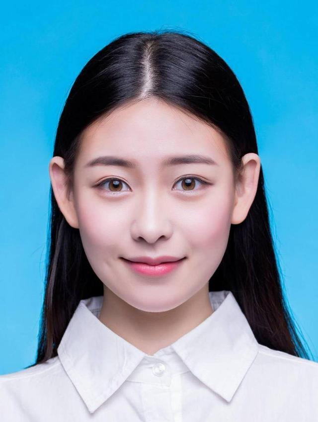 女生拍证件照，学会这5个小技巧，保证照片比真人还美！|证件照|小技巧|真人_新浪新闻