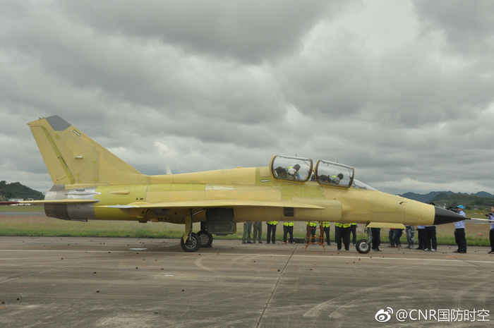 中国最新军贸飞机FTC-2000G首飞成功