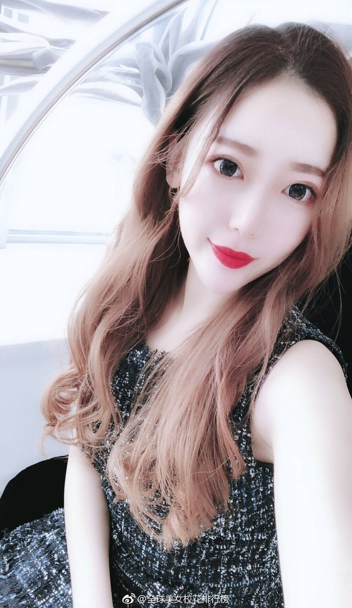 美女校花 四川音乐学院长笛专业小雪 22岁 身高175cm 体重55kg 模特