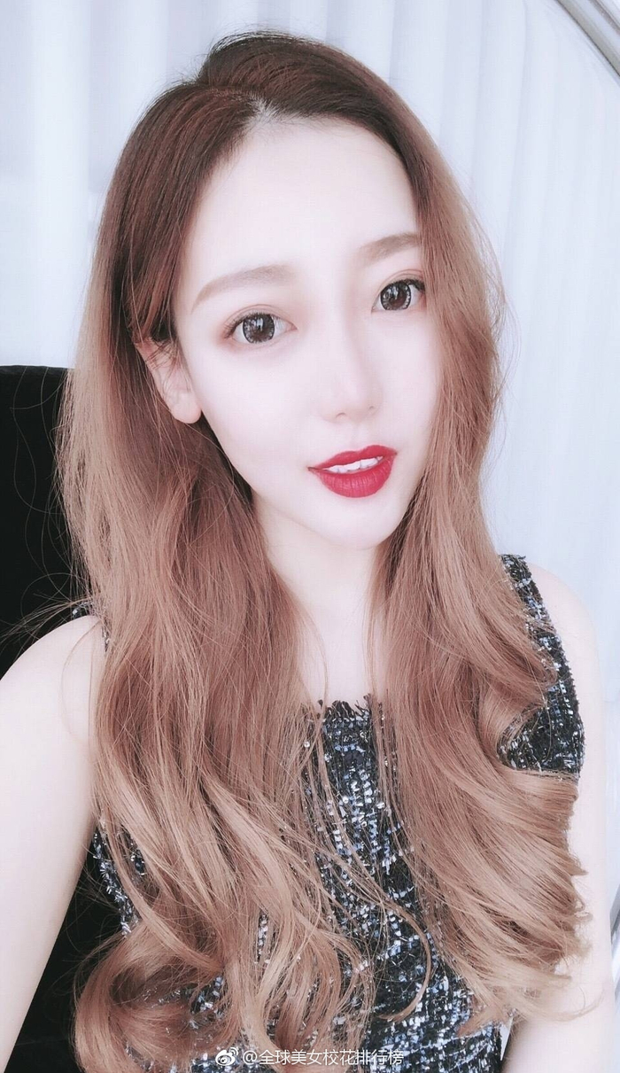 美女校花 四川音乐学院长笛专业小雪 22岁 身高175cm 体重55kg 模特