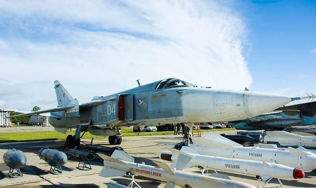 装备2台AL21FG涡喷发动机，起飞重量43.7吨，俄罗斯战机就是强大