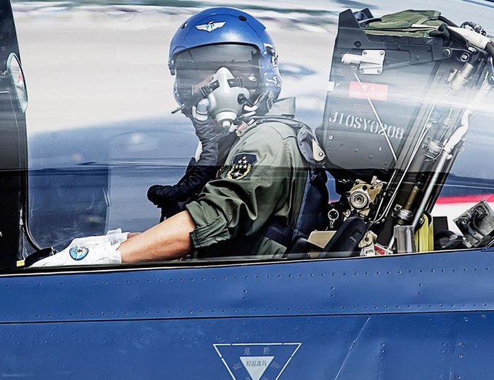 中国弹射座椅性能如何？弹射成功率100%，这国点名要购买