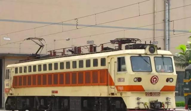 中国“火车头”历史长河的演变！|东方红|内燃机车|动车组|蒸汽机车|东风_新浪新闻